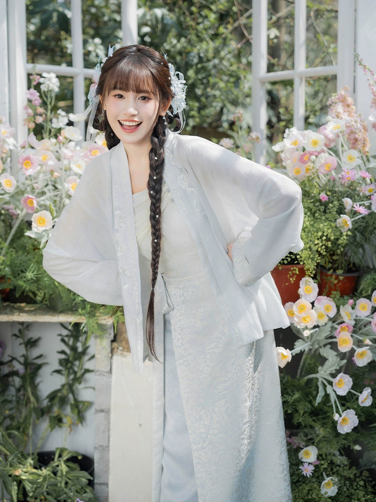 Yun Sheng Yan : Nebulogenesis – Hanfu Shop