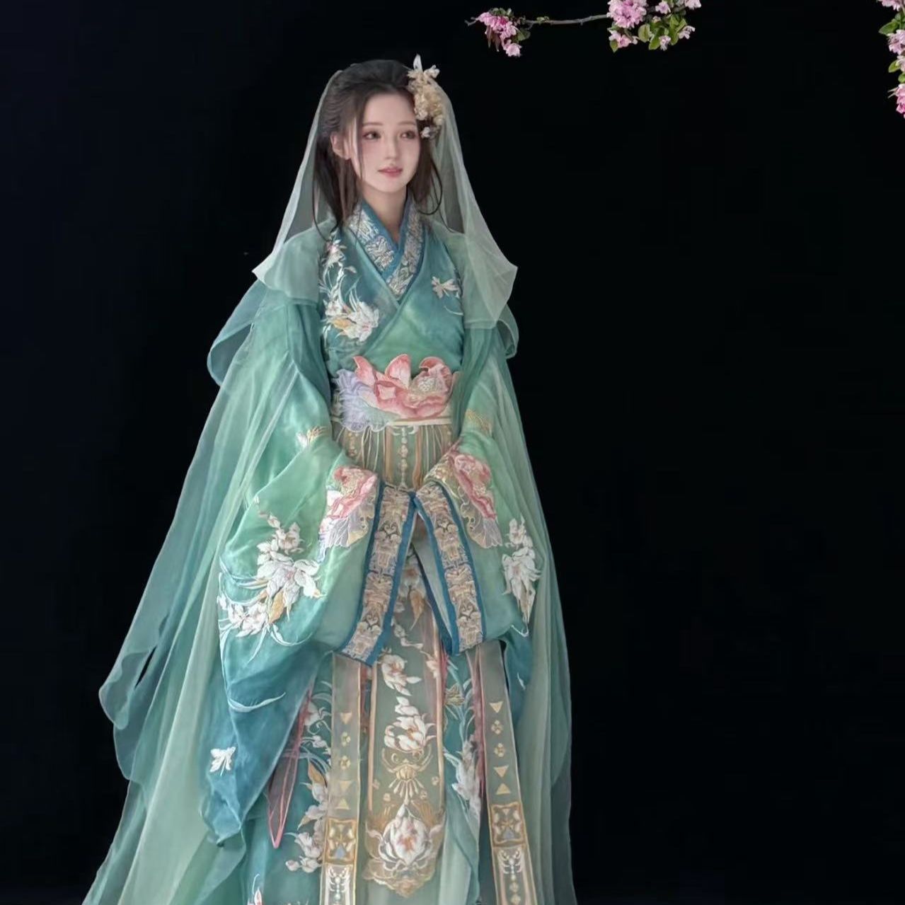 Picks Hype Series Hanfu Haute Jade Lotus Haze – Hanfu Shop